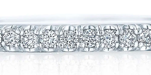 How To Choose a Pavé Engagement Ring