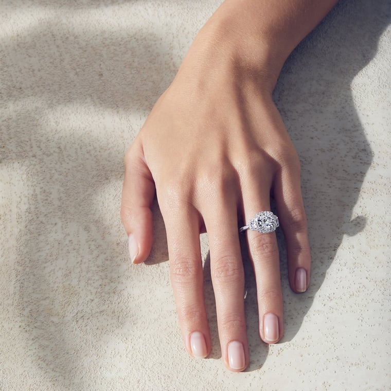 Your Guide to Striking and Simple Engagement Rings