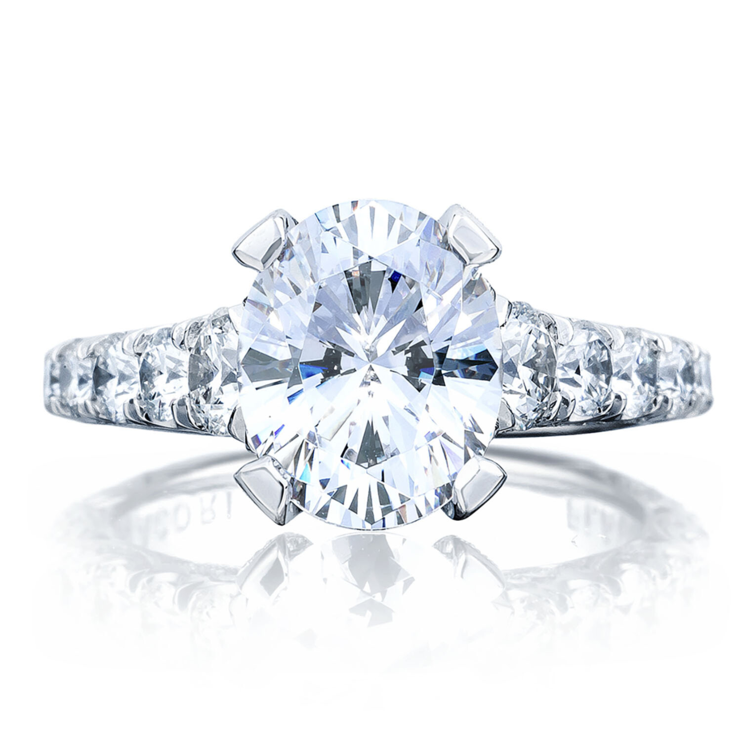 Oval-Cut Diamond: What to Look for in Oval Shaped Diamonds